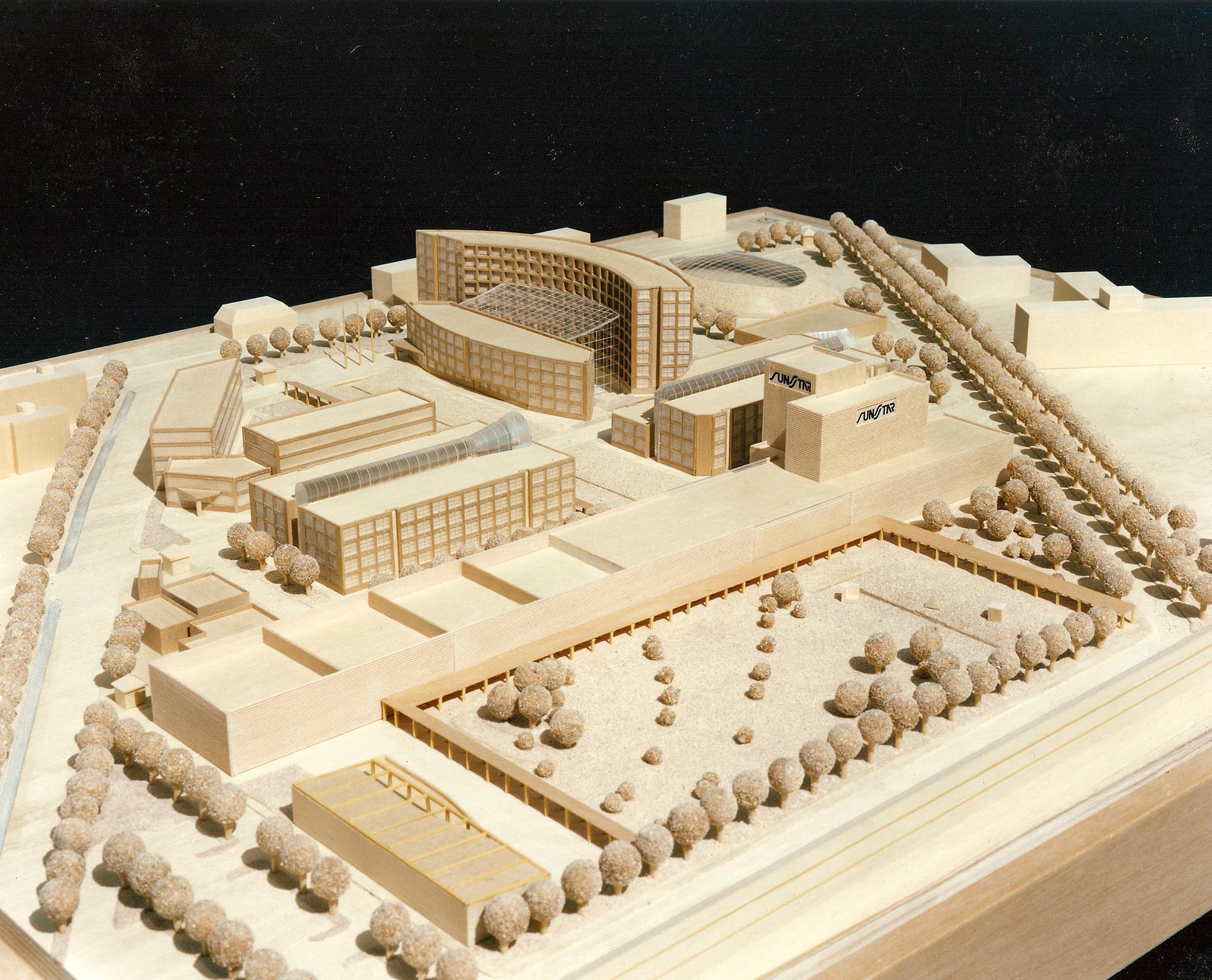 CORPORATE HQ MASTER PLAN - Alhadeff Architects